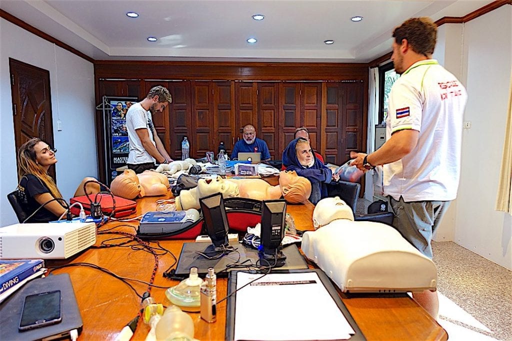 Erste-Hilfe-Notfallkurs Koh Tao | Funky Turtle