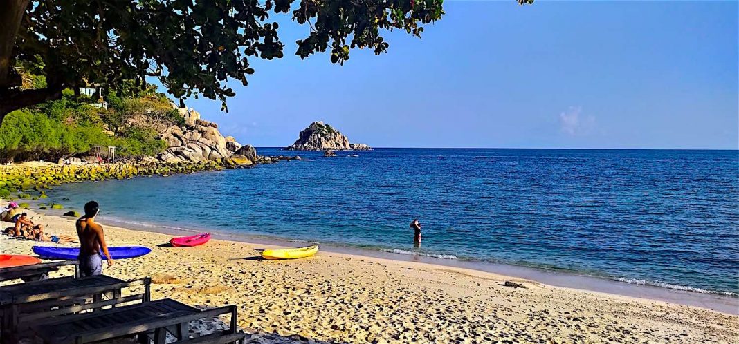 Wo ist Sai Daeng Beach auf Koh Tao? | Funky Turtle