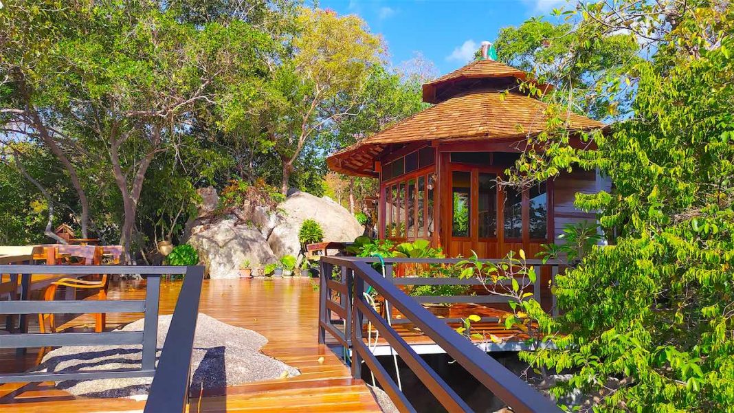 Best Views from Deisha Viewpoint Koh Tao | Funky Turtle