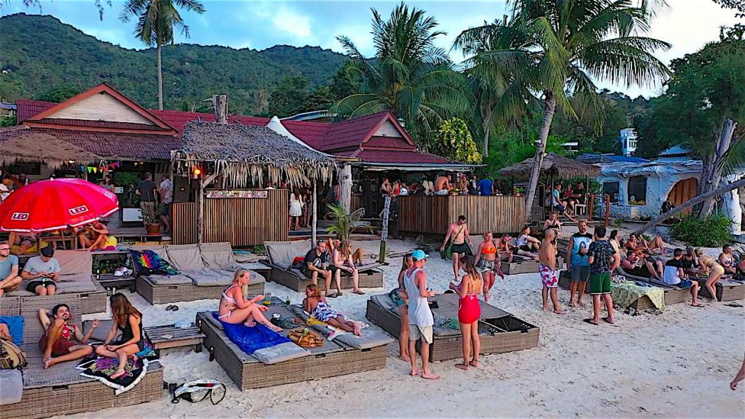 Maya Beach Club Bar Koh Tao | Funky Turtle